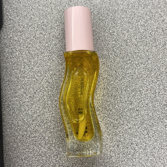 Makeup | Brand New Honey Infused Gisou Lip Oil Still Has Packaging ...